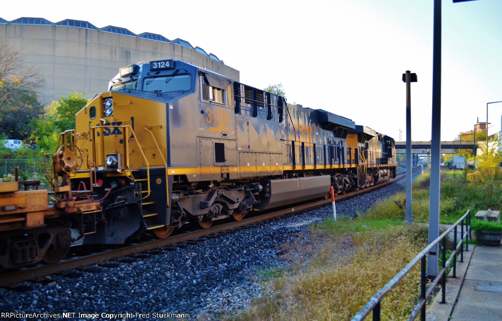CSX 3124 rides shotgun.